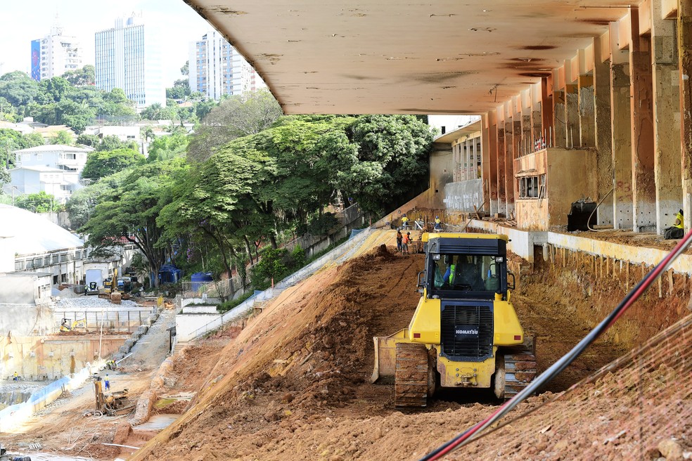 Pacaembu chega a 40% das obras e terá grama sintética; veja fotos de ...
