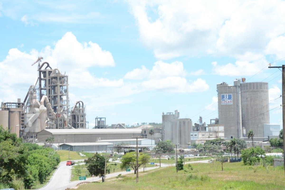 Grupo francês compra 65% da empresa brasileira de cimento Ciplan ...