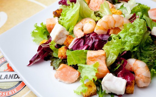 Almoço light: aprenda a fazer uma salada refrescante no pote - Vogue ...