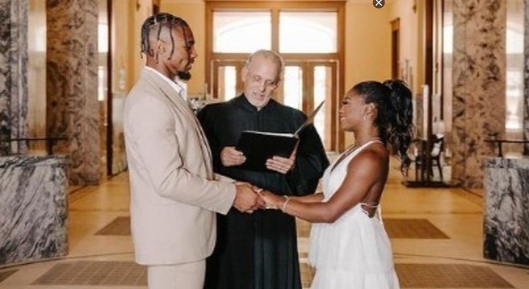 Simone Biles apoia o marido Jonathan Owens em jogo de pré-temporada da ...