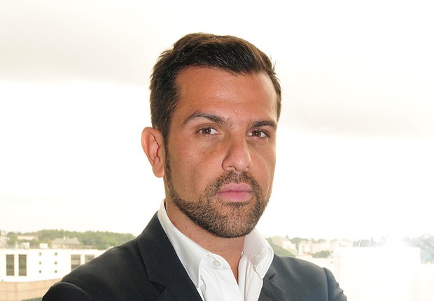 Depois de Nova York, Alexandre Birman lança coleção em Paris - ÉPOCA ...