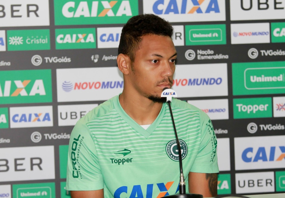 Das vaias ao gol, Alex Silva mantém concentração para mais um jogo do ...