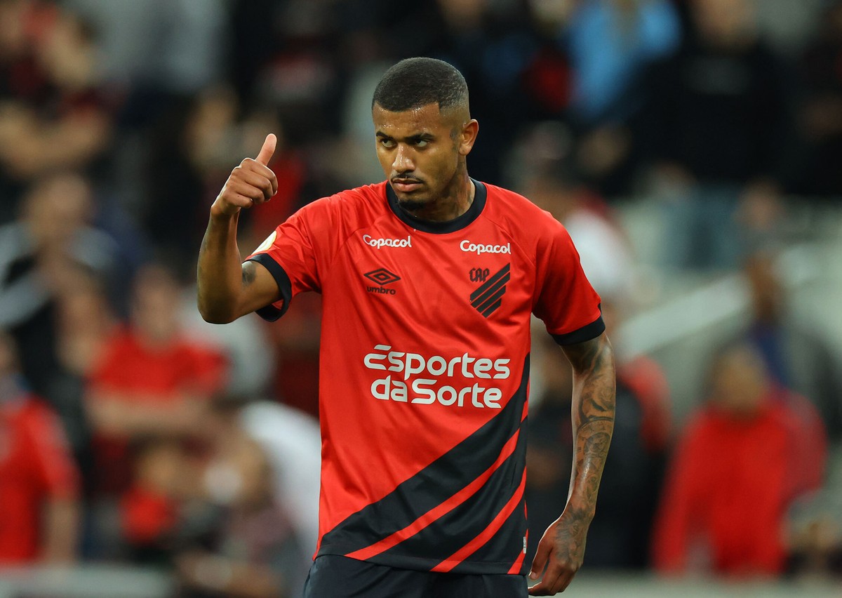 Thiago Andrade estreia pelo Athletico e recebe elogio de Paulo Turra por características: "A ...