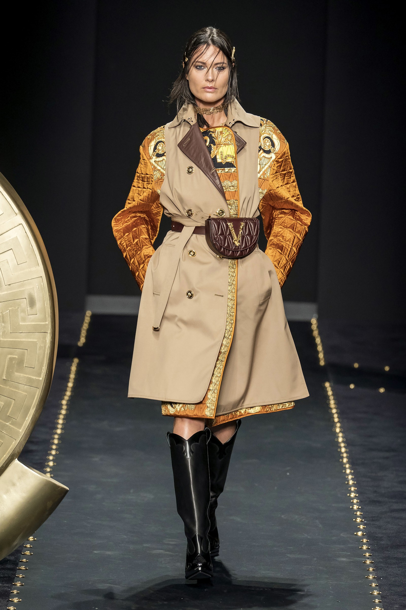 Versace | Inverno 2019 | Milão | Desfiles | Vogue