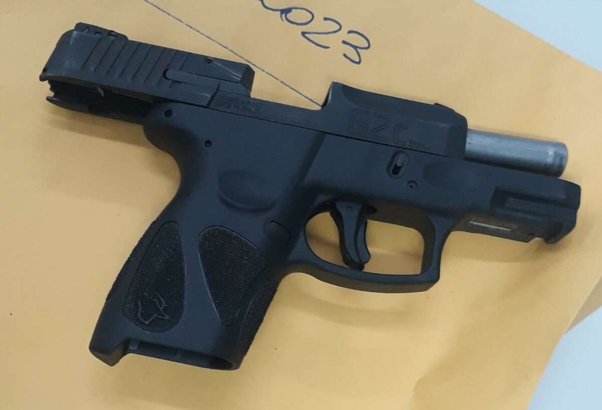 Vigilante é Preso Com Arma De Subtenente Do Exército Morto Durante