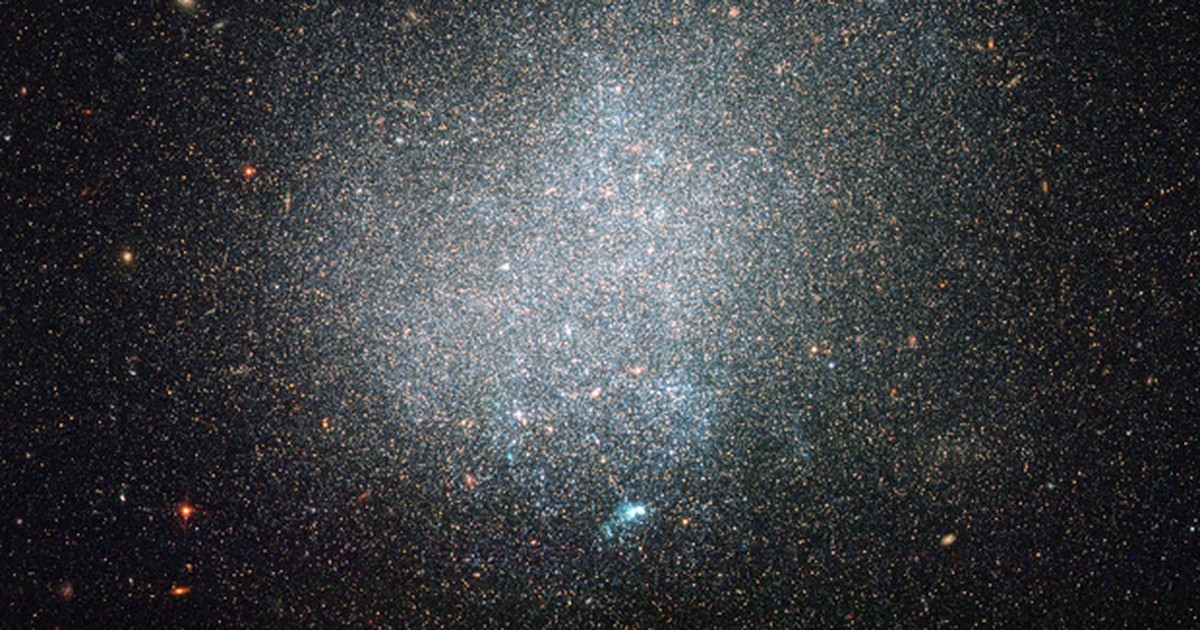 G1 - Hubble detecta galáxia 'solitária' a 9 milhões de anos-luz do ...