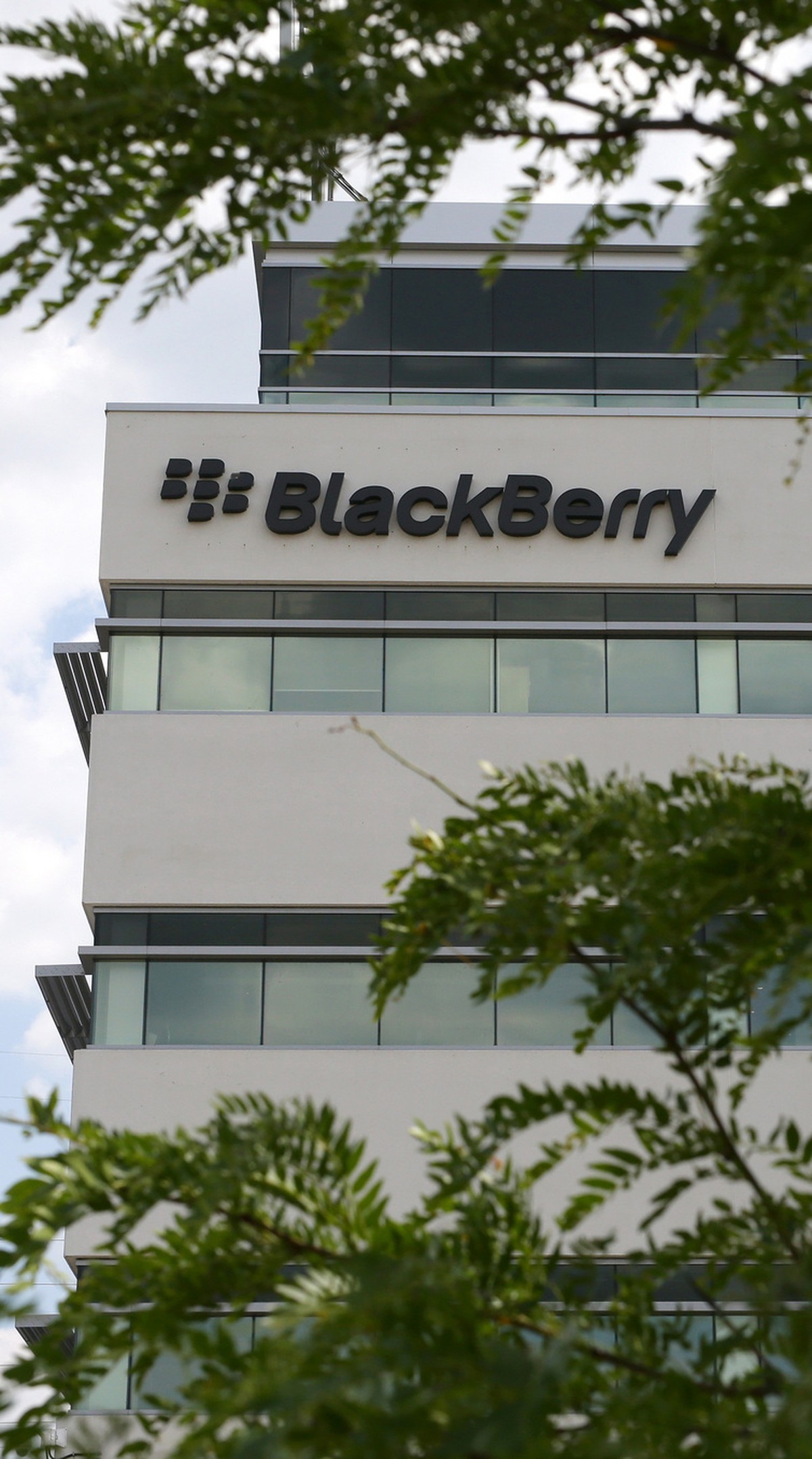 BlackBerry anuncia fim da produção de smartphones | Empresas | Valor ...