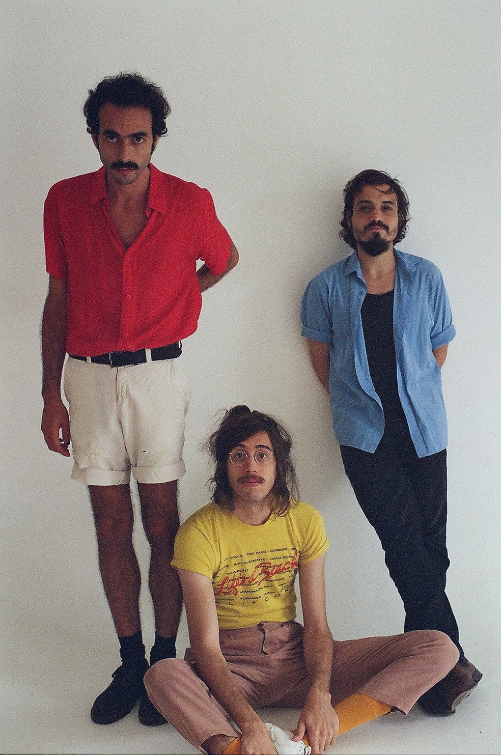 O Terno vai além ao olhar para trás nos dois primeiros singles do ...