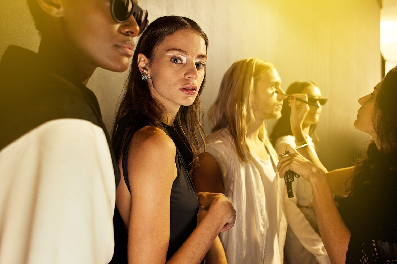 Ratier segue em sua trilha minimalista cool | Desfiles | Vogue