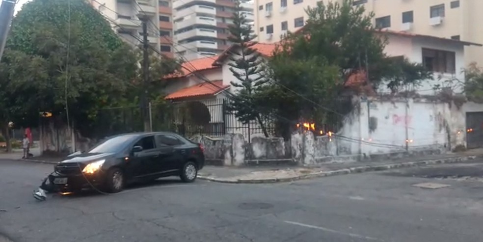 Motorista dorme ao volante, atinge poste e deixa ruas sem energia em Fortaleza | Ceará | G1