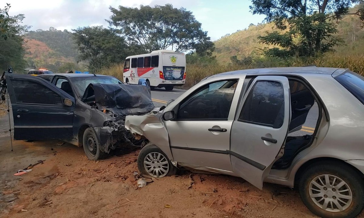 Acidente entre dois carros deixa mortos na BR-116, em Teófilo Otoni | Vales de Minas Gerais | G1