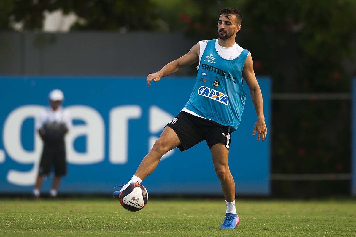 Rafael Longuine renova contrato com o Santos até o fim de 2020 | santos ...