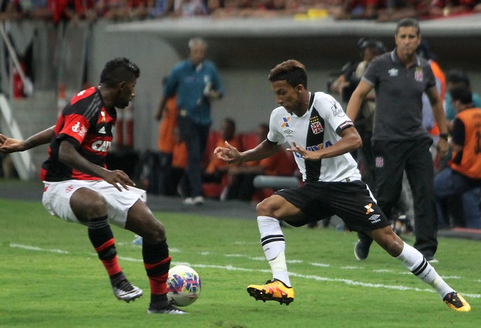 Caio Monteiro ganha massa, encanta Jorginho e conquista espaço no Vasco