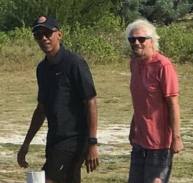 Barack Obama é clicado de bermuda e boné durante férias no Caribe ...