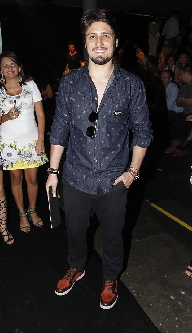 Daniel Rocha prestigia último dia da SPFW e fala sobre novo visual ...