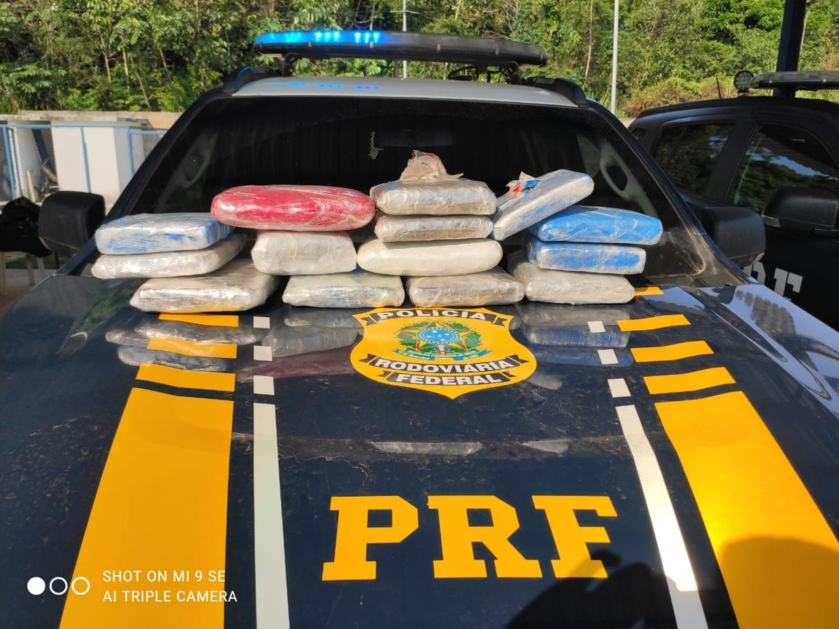 Durante Fiscalização A ônibus Prf Prende Homem Que Transportava 15 Kg