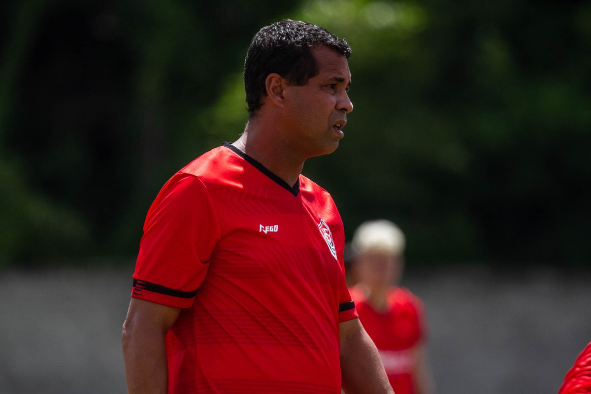 Vitória faz último treino e relaciona Aníbal, Gabriel Bispo e mais dois ...