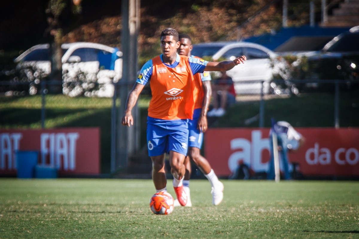 Mano muda de ideia e relaciona Raniel para a partida do Cruzeiro contra ...