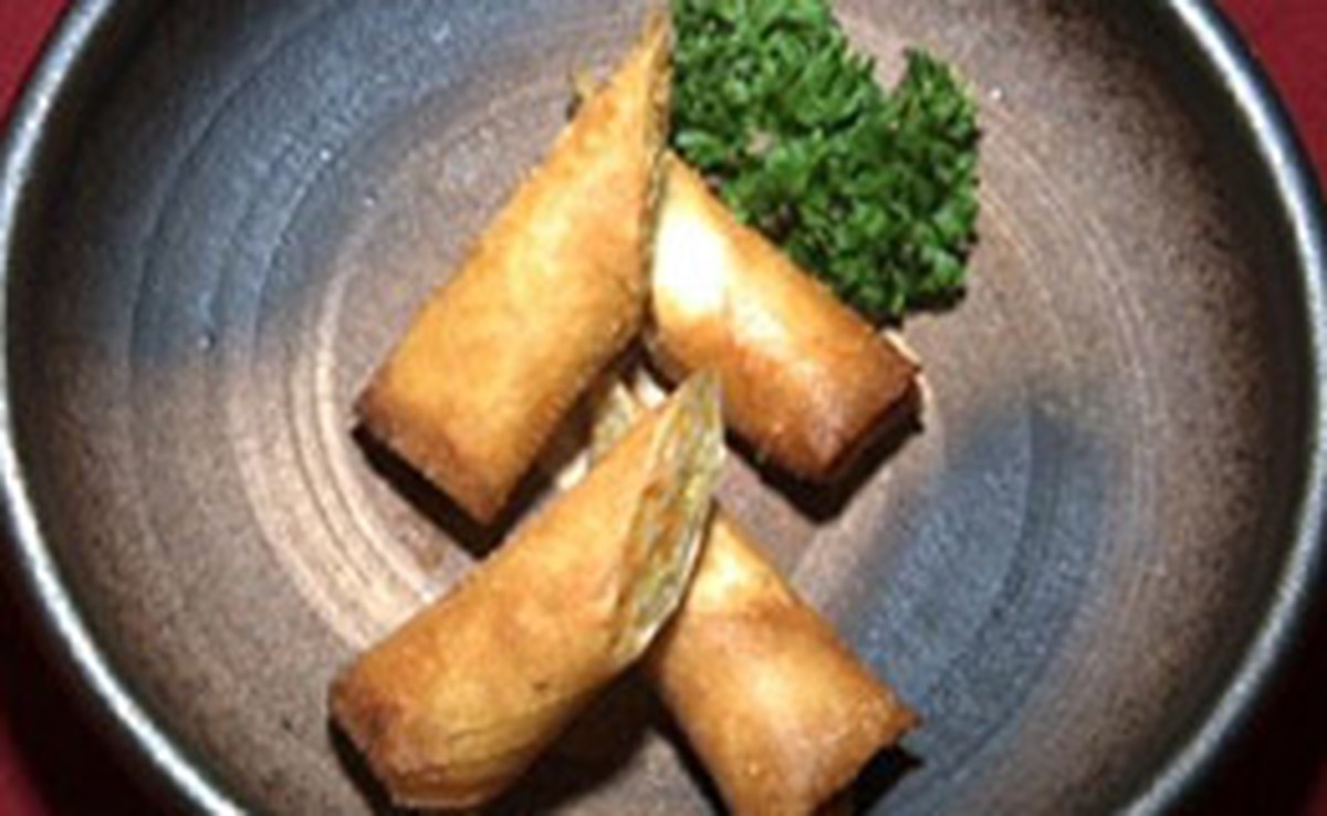 Faça seu próprio harumaki, com massa pronta ou massa caseira. Aproveite ...