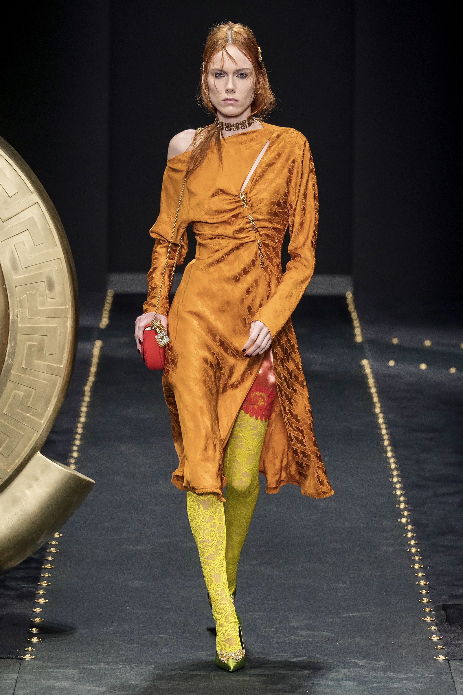 Versace | Inverno 2019 | Milão | Desfiles | Vogue