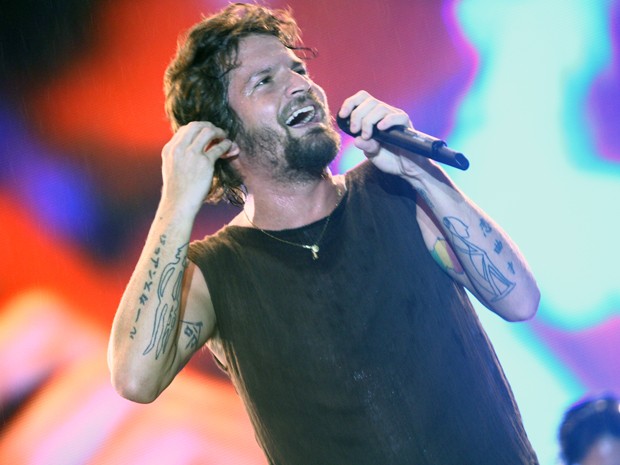 G1 - Saulo canta em carreira solo pela primeira vez no Axé Brasil ...