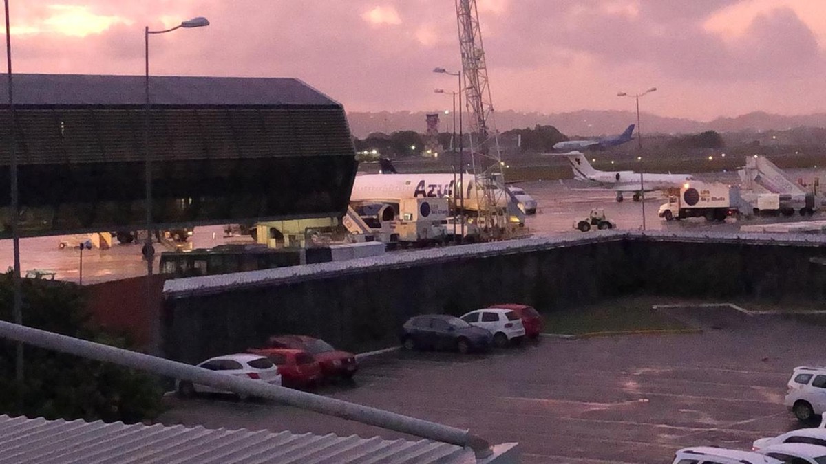 Avião Militar Tem Problema Técnico Fica Na Pista Por 30 Minutos E