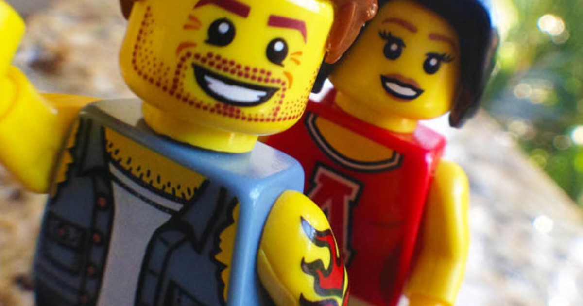 G1 - Fotos artísticas de bonecos de Lego viram exposição no Rio ...