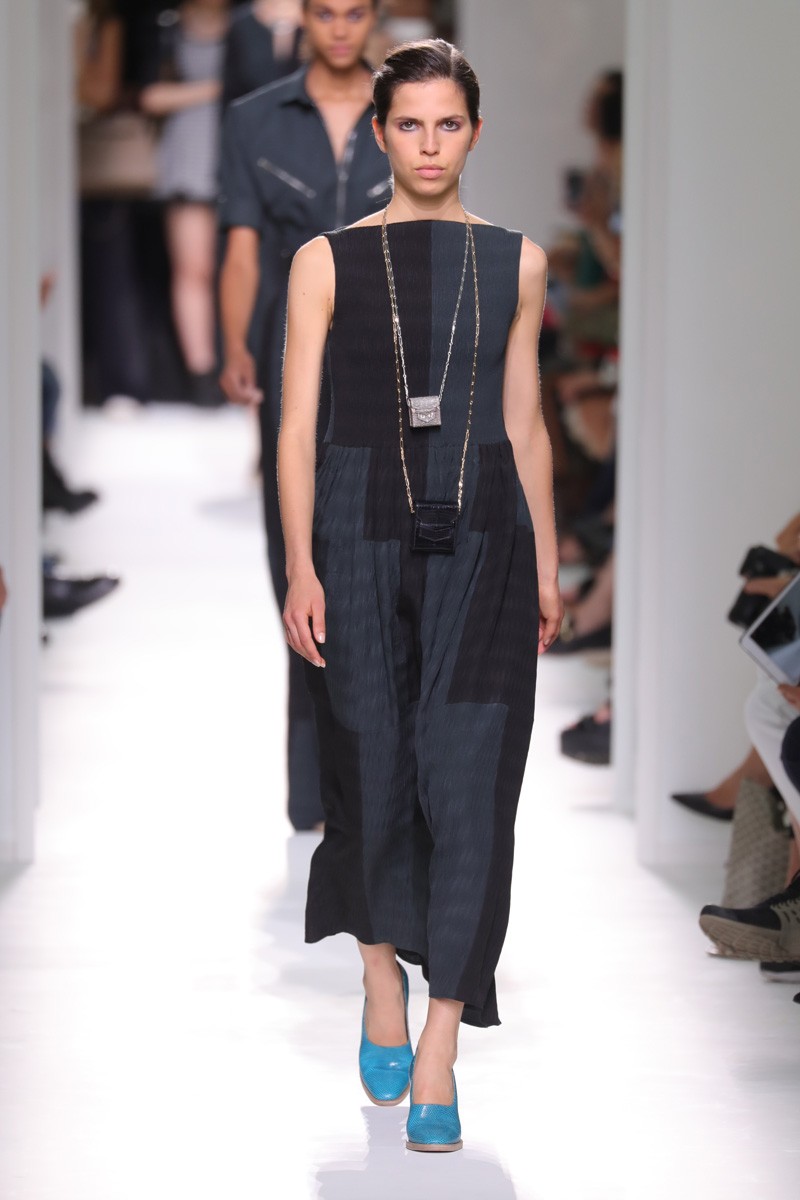 Hermès alia clássico atemporal da marca a desejos do momento | Desfiles ...