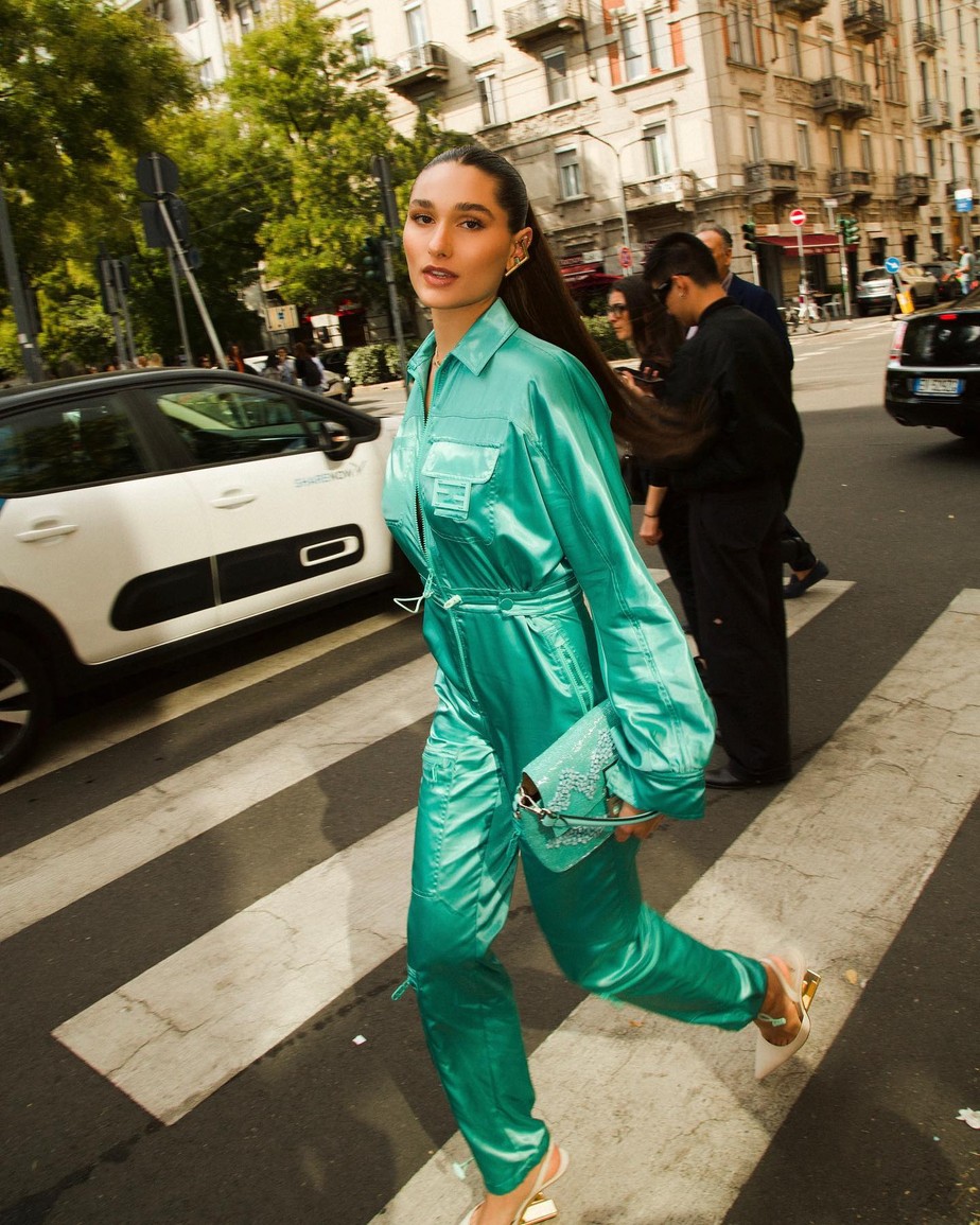 Sasha Meneghel impressiona com cabelo longuíssimo na Milan Fashion Week ...