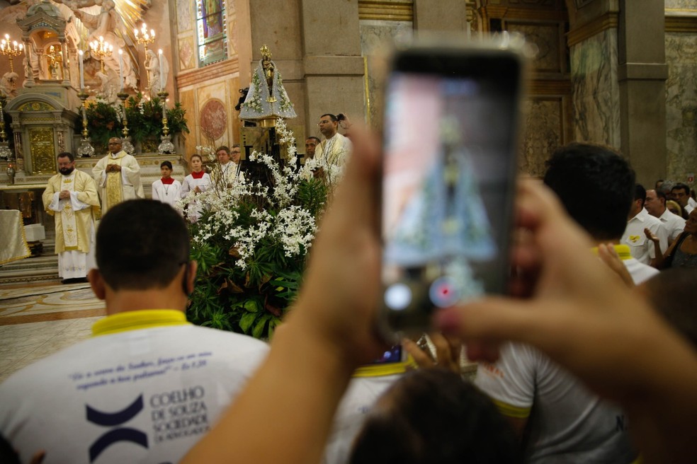 Manto De Nossa Senhora De Nazaré é Apresentado Na Basílica Santuário