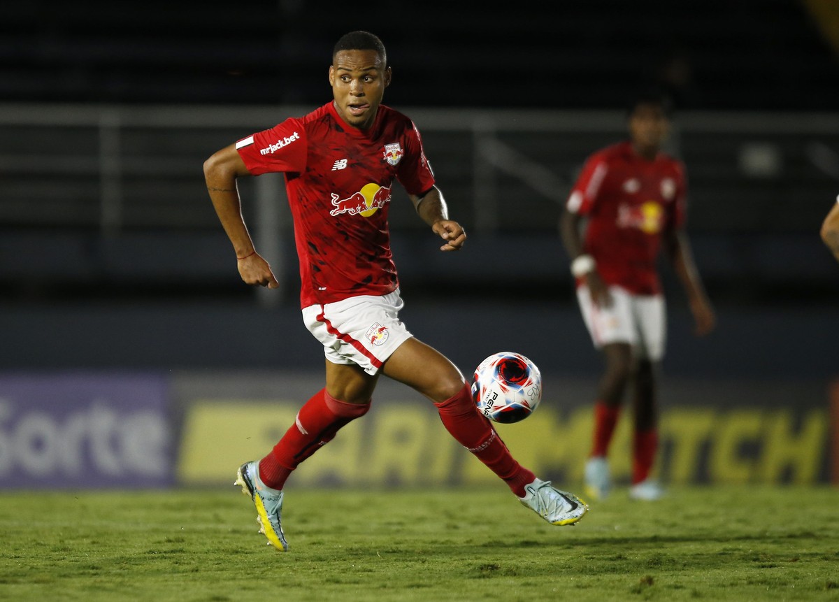 Natan tem estiramento na coxa e deve desfalcar o Bragantino contra o São Paulo | bragantino | ge