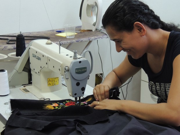 G1 - Há 20 anos costureira vende trajes típicos durante a Oktoberfest ...