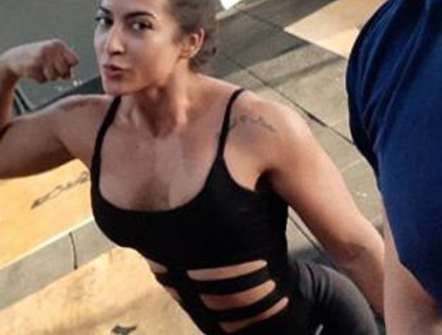 Ex-BBB Priscila Pires treina com o namorado fortão: Ex-BBB Priscila Pires treina com o namorado fortão: