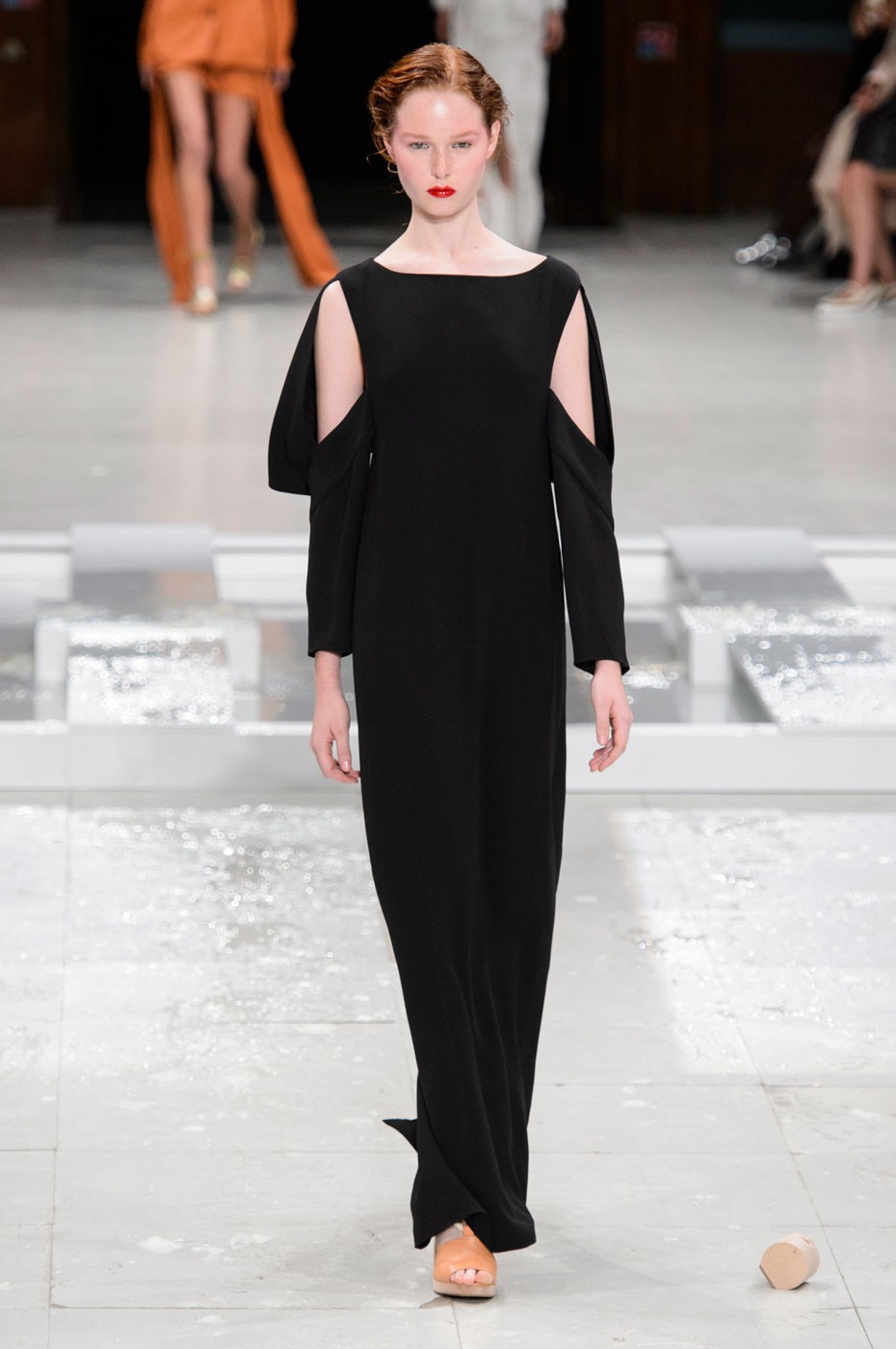 O verão 2016 utilitário de Hussein Chalayan | Desfiles | Vogue