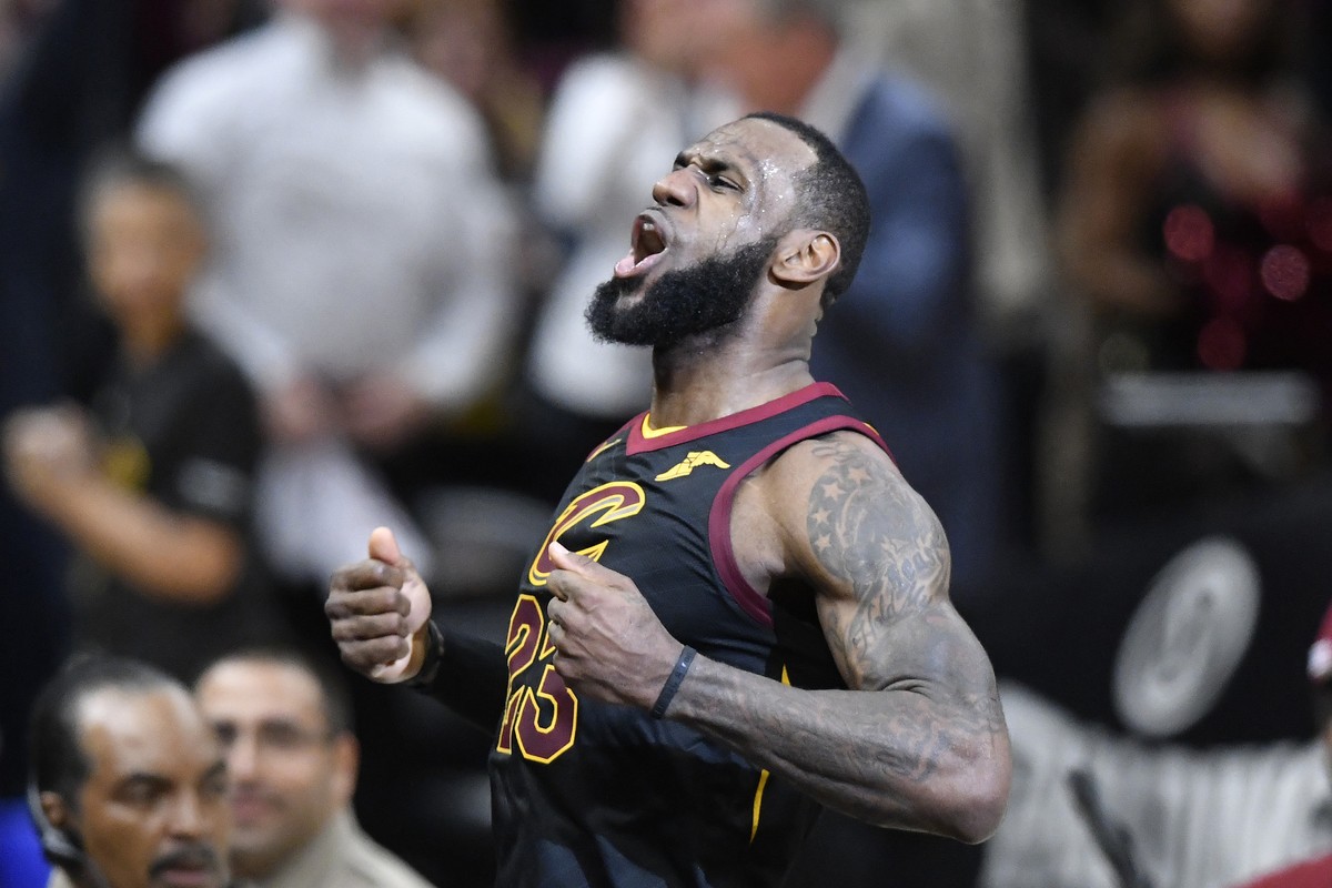 No estouro, LeBron faz cesta da vitória, e Cleveland abre 3 a 2 na ...