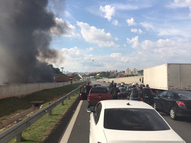 G1 - SP - 17h: Manifestação fecha o Rodoanel, em Osasco - notícias em ...