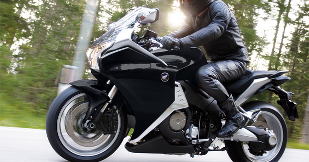 Auto Esporte - Honda VFR 1200F recebe controle de tração em sua versão 2012