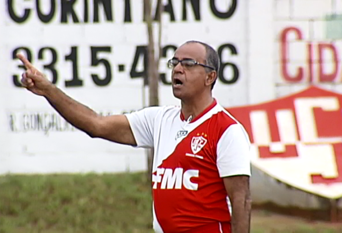 Wantuil usa experiência de jogadores e elogia empenho do time pelo acesso