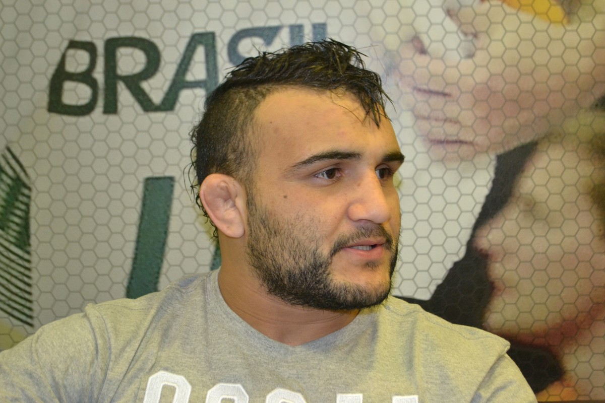 Cinco dias após ser demitido pelo UFC, brasileiro John Lineker é ...