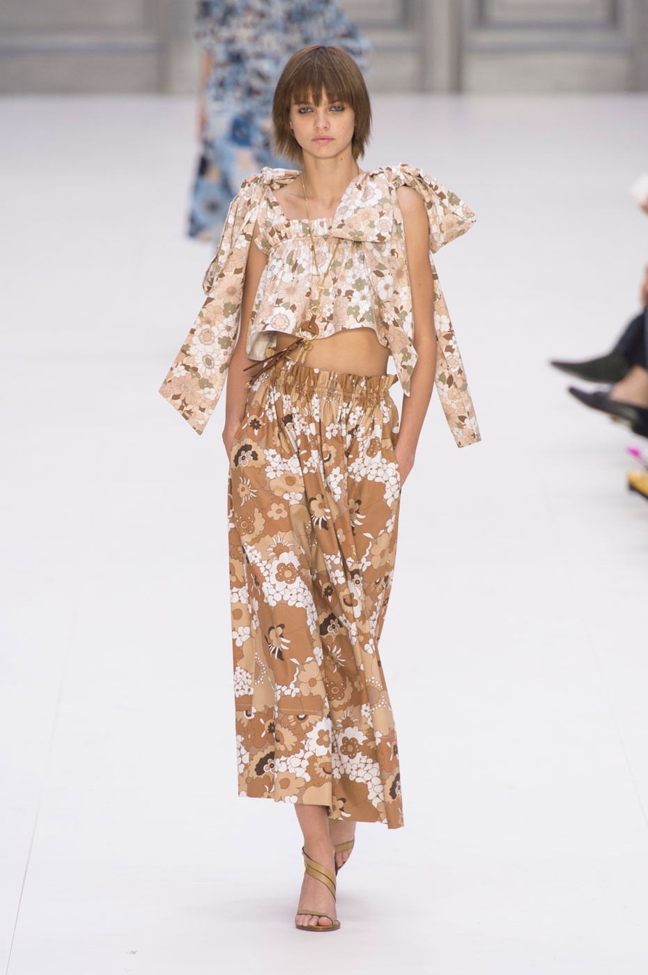 A coleção boho urbana da Chloé para o verão 2017 | Desfiles | Vogue