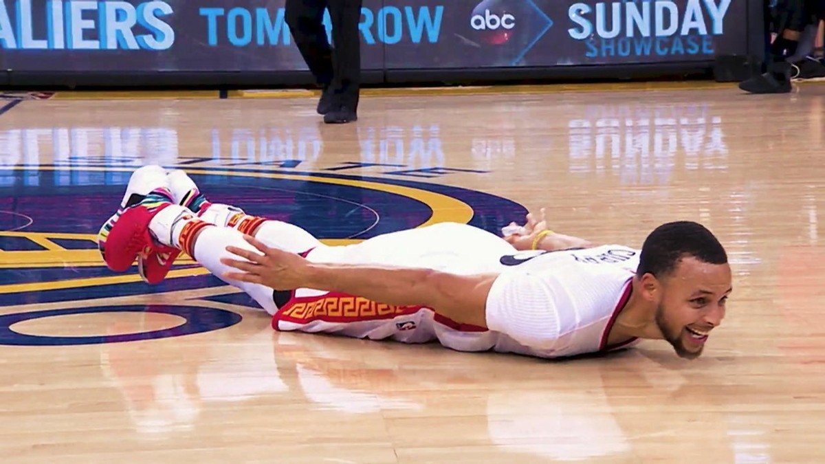 Curry bate o recorde de três em meio ao pior momento da carreira em ...