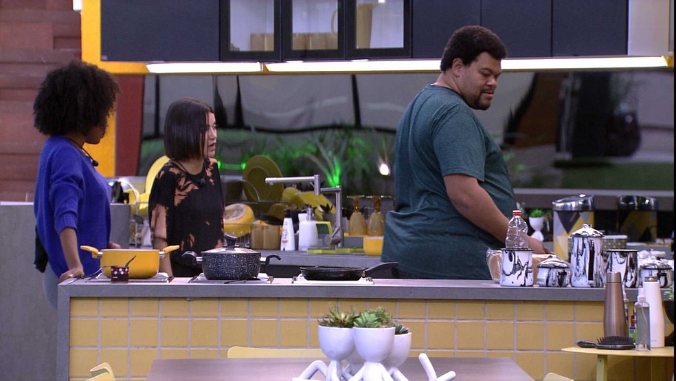 Manu se assusta na cozinha da Xepa: 'Esse é o bicho do Paredão' | casa ...