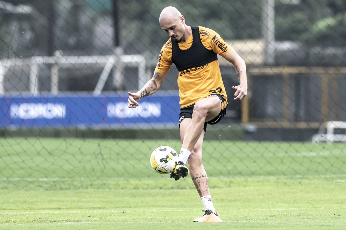 Escalação do Santos: Maicon treina separado e goleiro é reintegrado ao ...