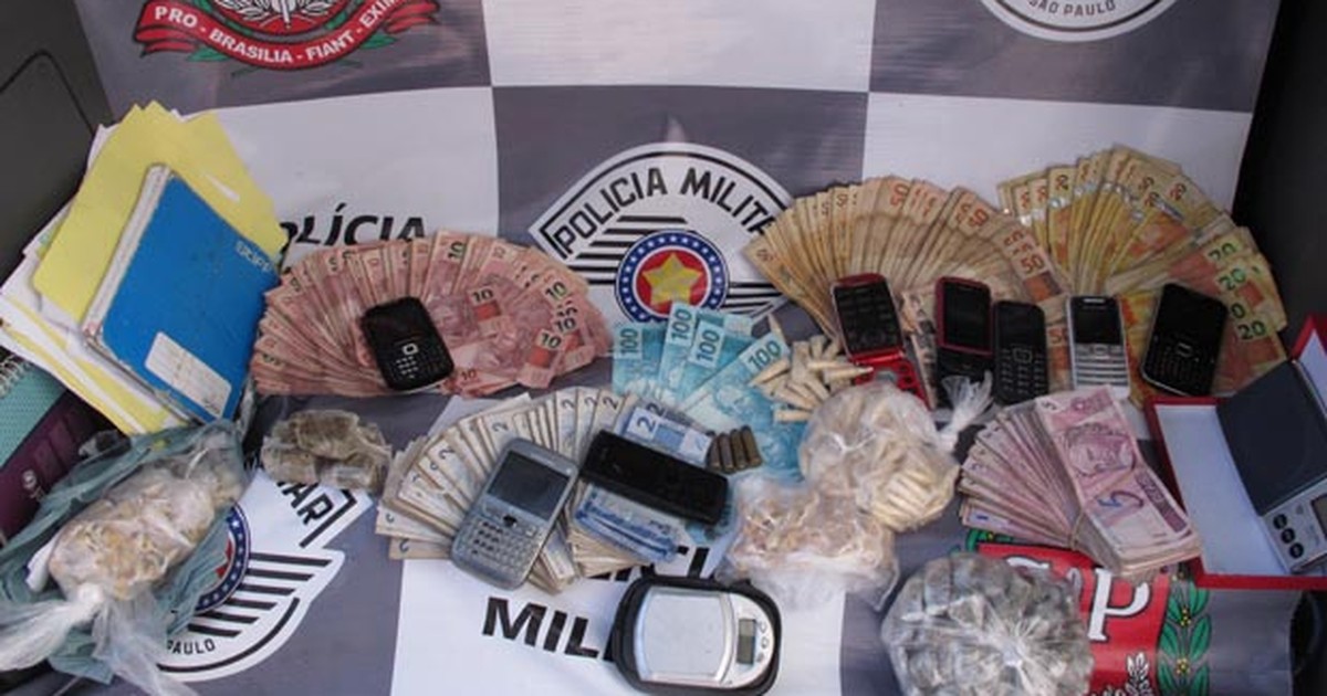G1 Homens São Presos Com Drogas E Dinheiro Em Operação Em São Vicente
