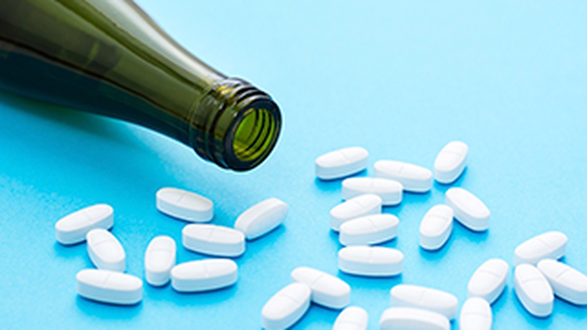 Álcool e medicamentos, o que é necessário saber? | Momento Saúde ...