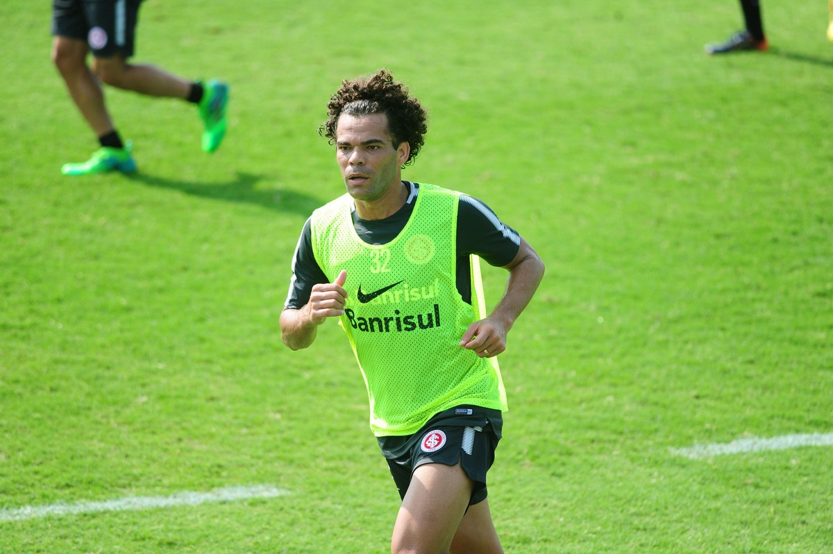 Na reserva, Camilo pede sequência para deslanchar pelo Inter: "Não ...