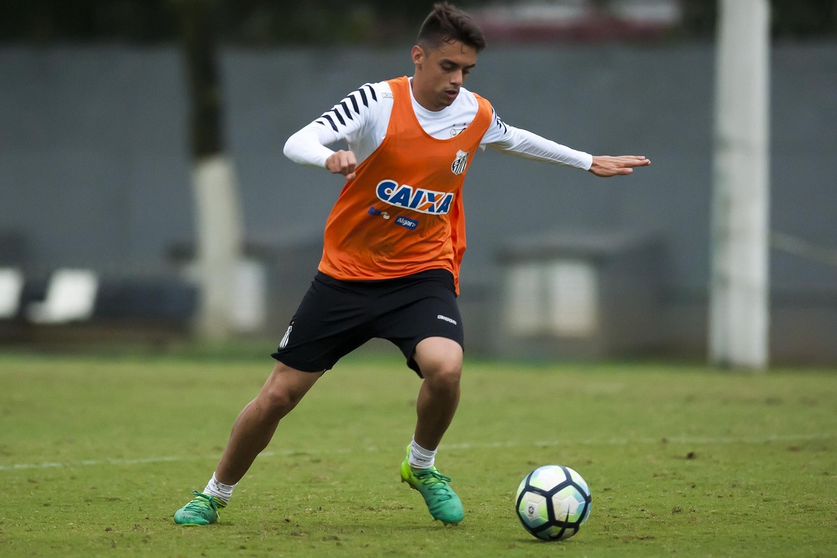 Matheus Ribeiro ganha esperada chance no Santos em posição de origem ...