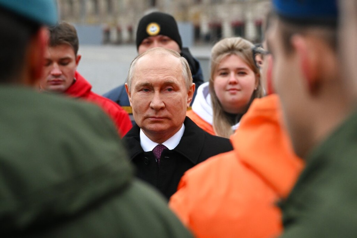 Putin completa convocação de 300 mil reservistas e anuncia alistamento ...