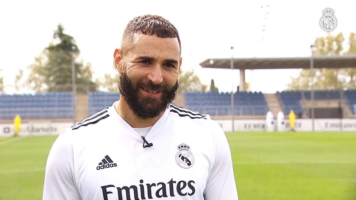 Benzema volta a treinar após lesão e se coloca à disposição contra ...