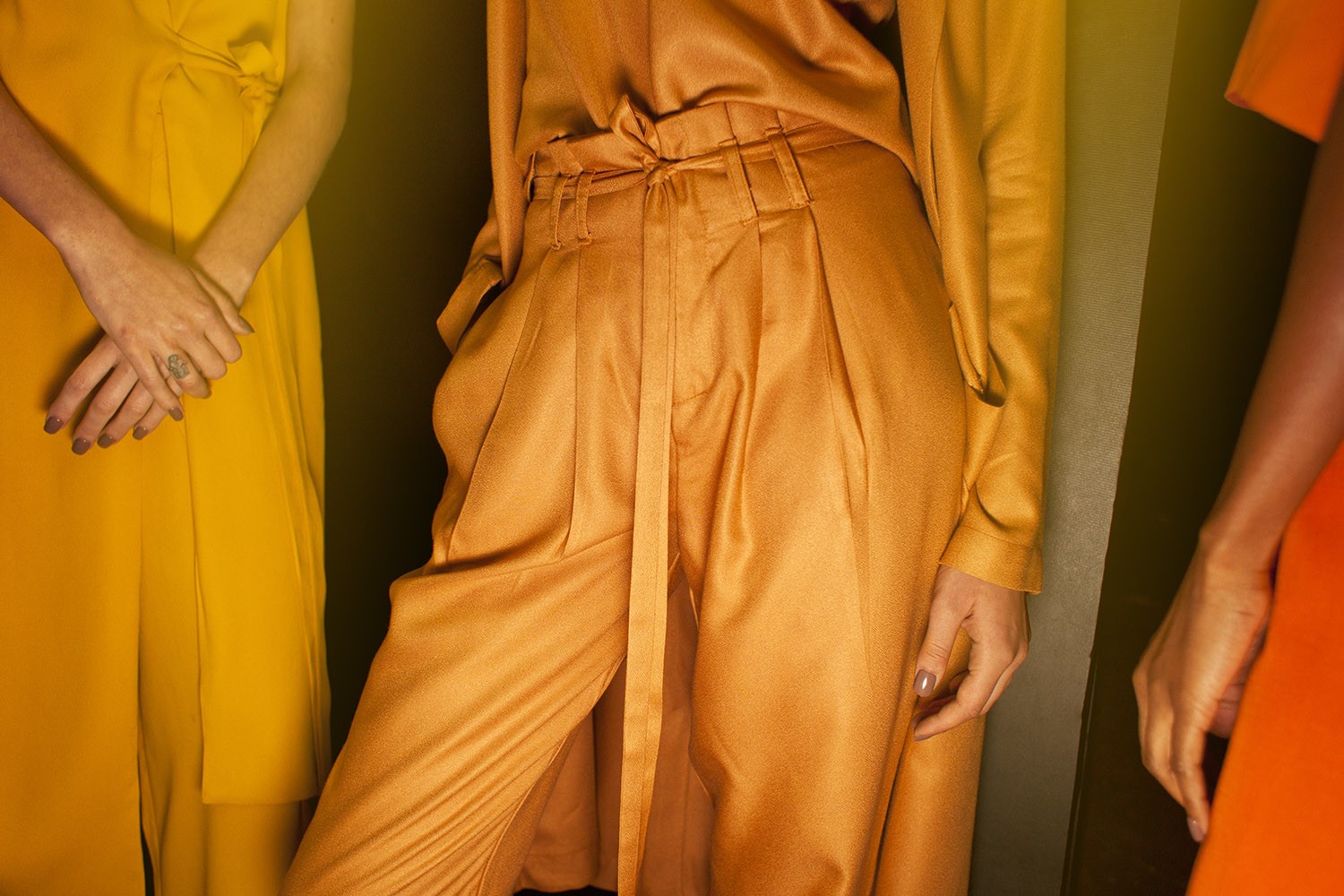 Ratier segue em sua trilha minimalista cool | Desfiles | Vogue